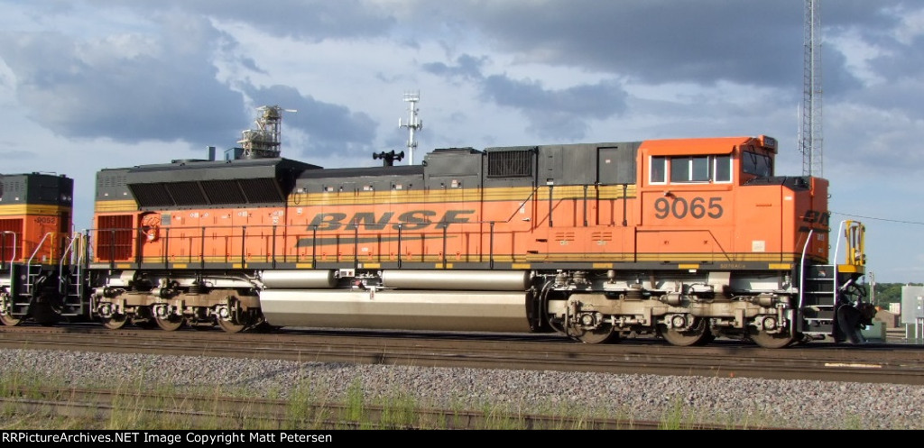 BNSF 9065